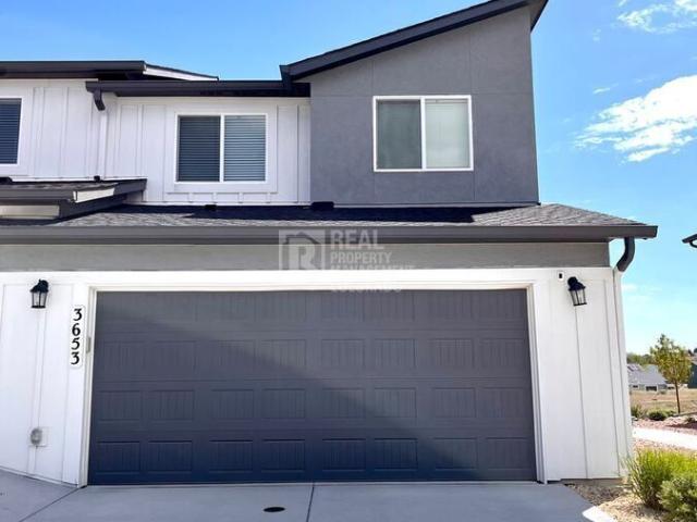 Conveniently Located Bright Townhome