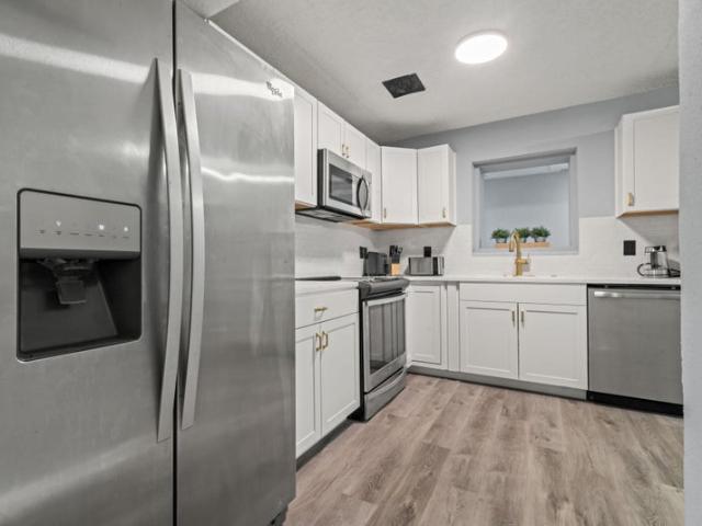 Conveniently located & freshly renovated Jacksonvi