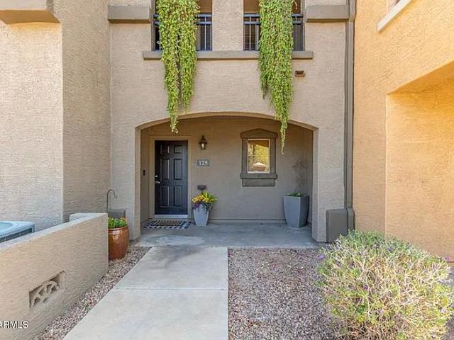 Conveniently Located Gated Community Room for Rent