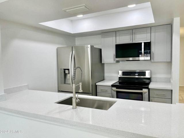 ConvenientlyLocated bedroom full Bathroom NewlyRen