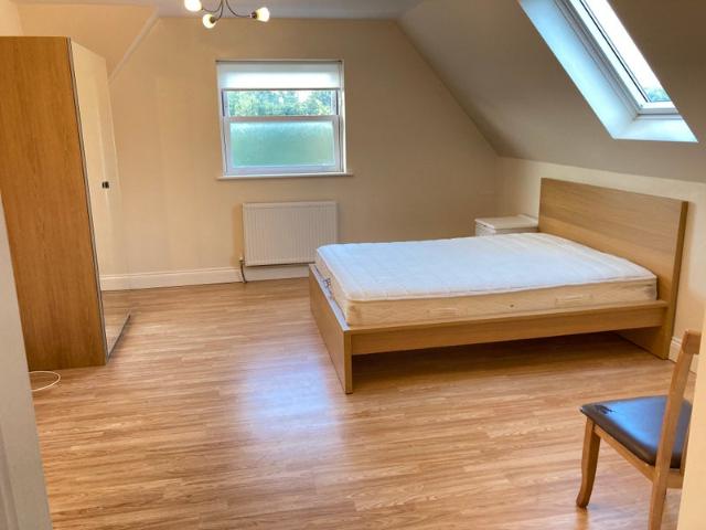 Converted 1st Floor Studio Flat Ealing Broadway