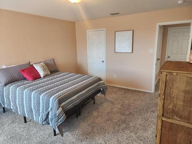 Converse House with Living room. Beautiful & comfortable
