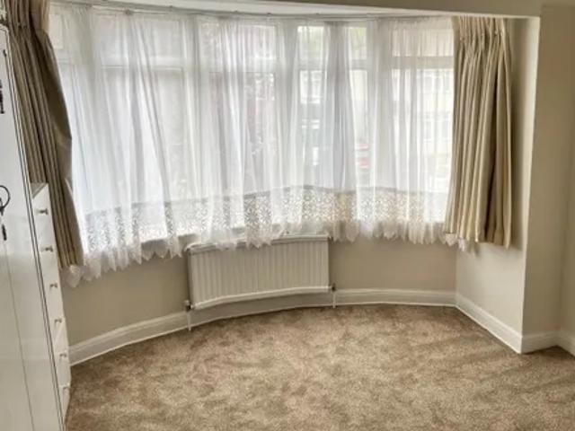 Conway Crescent, London, UB6 8BJ, United Kingdom | 3 bed duplex for rent #154572382 | Rentberry