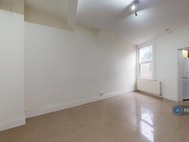 Conyers Road, London, SW16 1 bed flat to rent £1,650 pcm £381 pw