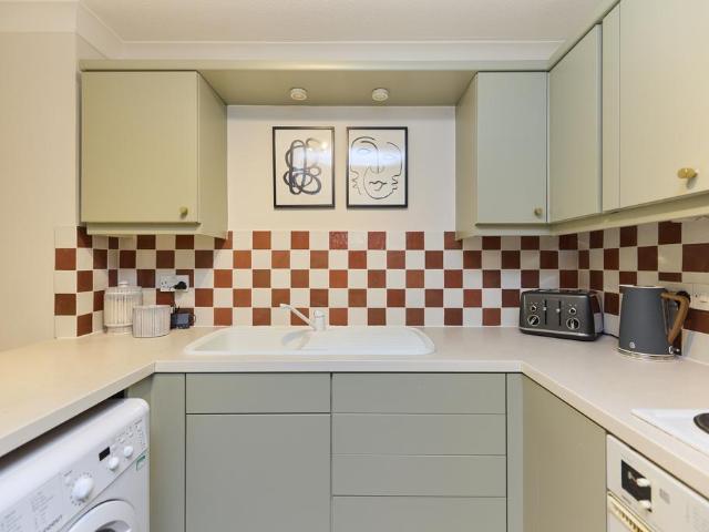 Conant Mews, E1 1 bed flat to rent £3,250 pcm £750 pw