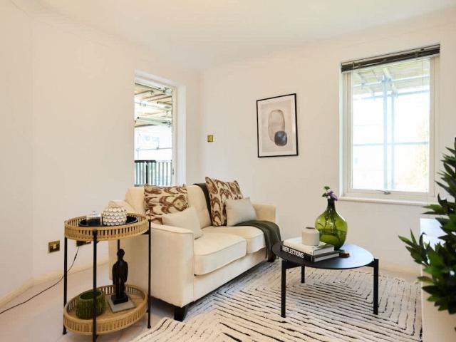 Conant Mews, London E1, 1 bed flat to rent, £3,750 pcm | PrimeLocation
