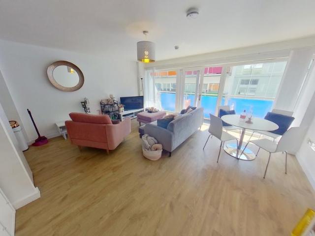 Concord Street, Leeds City Centre. 2 bed flat to rent £1,000 pcm £231 pw