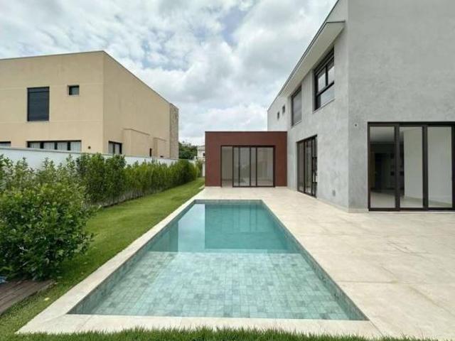 Cond. Alphaville Granja Vianna com 4 suítes 4 vagas e piscina