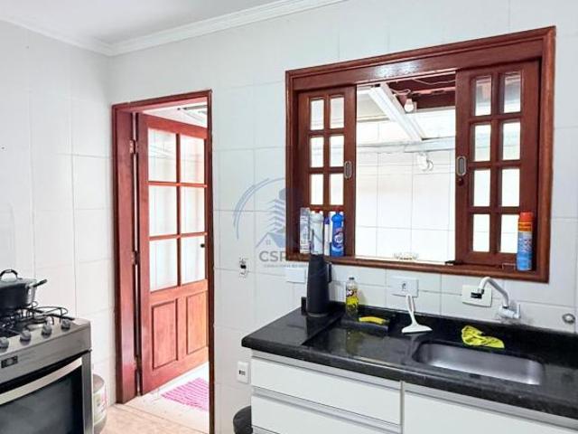 Cond. Coqueiros, casa com cozinha planejada nova, churrasqueira, guarda roupas nos dormitórios