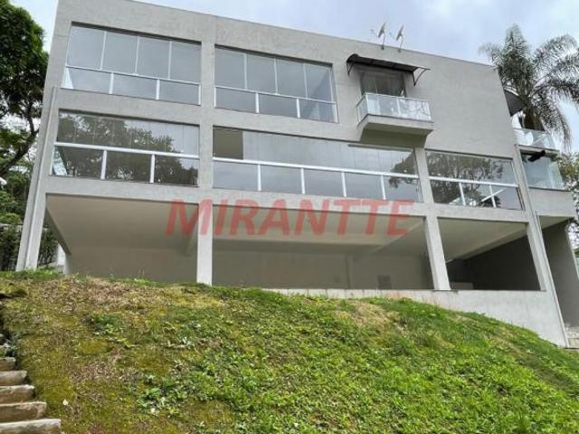 Cond. fechado com 4 quartos