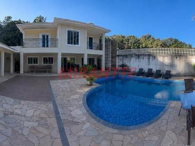 Cond. fechado com 4 quartos
