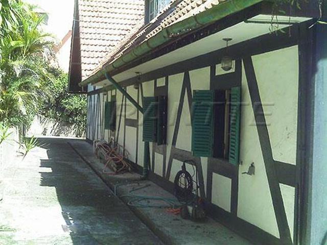 Cond. fechado com 7 quartos