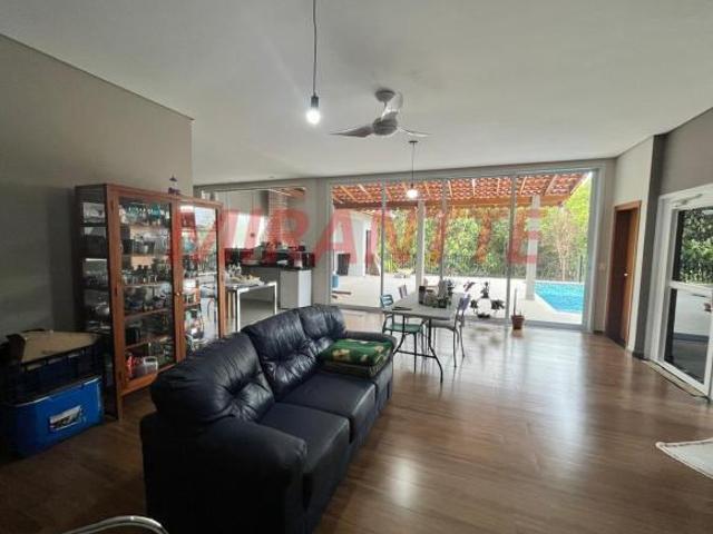 Cond. fechado de 0.01m² com 3 quartos