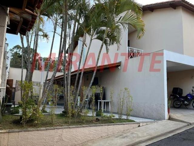 Cond. fechado de 126m² com 3 quartos