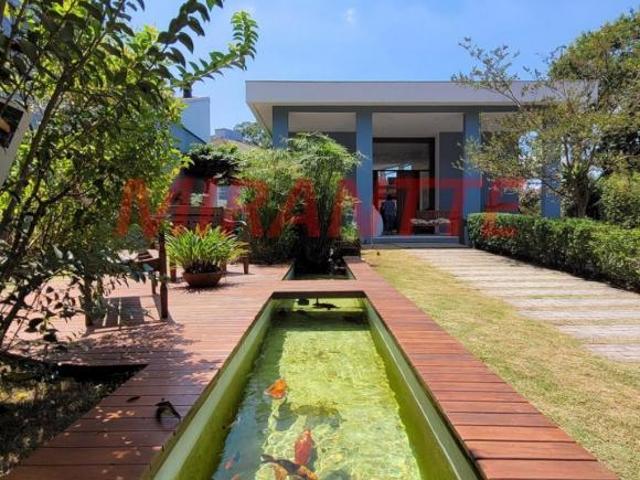 Cond. fechado de 1276m² com 5 quartos
