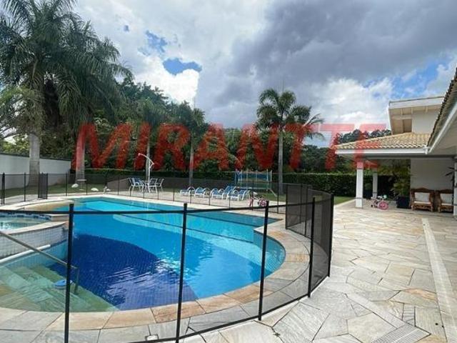 Cond. fechado de 1200m² com 4 quartos