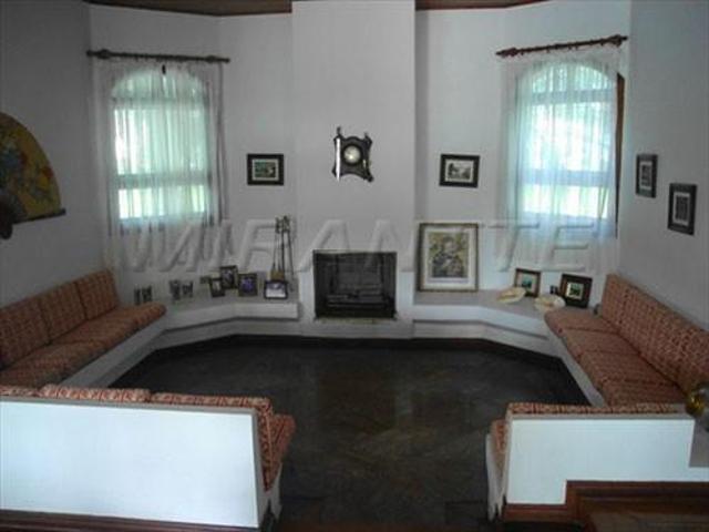 Cond. fechado de 1200m² com 4 quartos