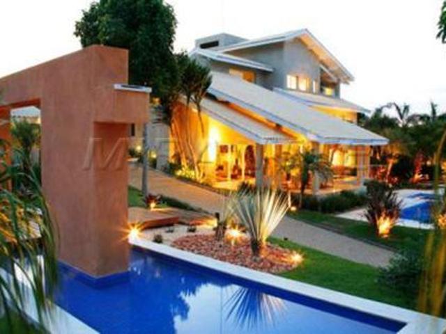 Cond. fechado de 1200m² com 6 quartos