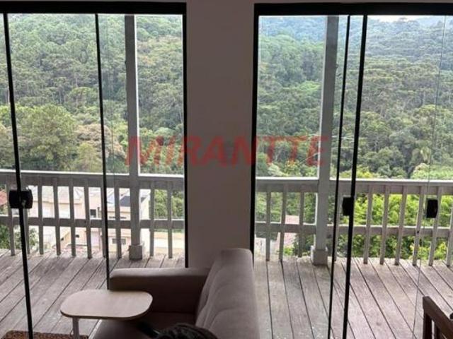 Cond. fechado de 140m² com 3 quartos