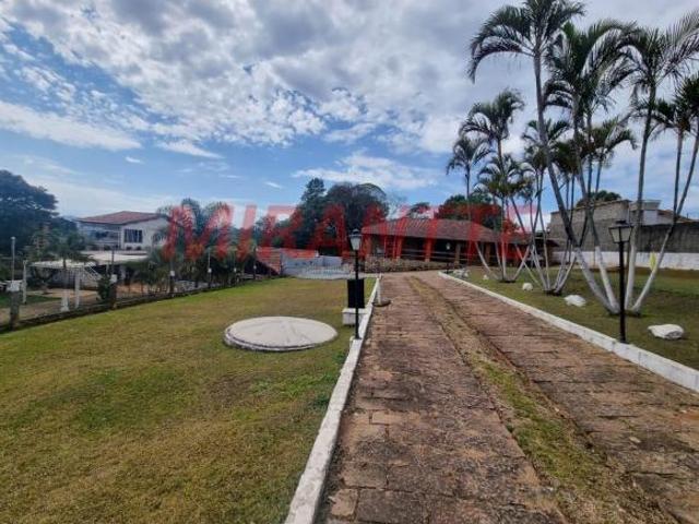 Cond. fechado de 159.9m² com 3 quartos