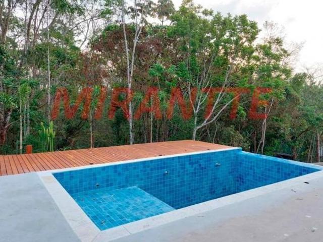 Cond. fechado de 168m² com 3 quartos