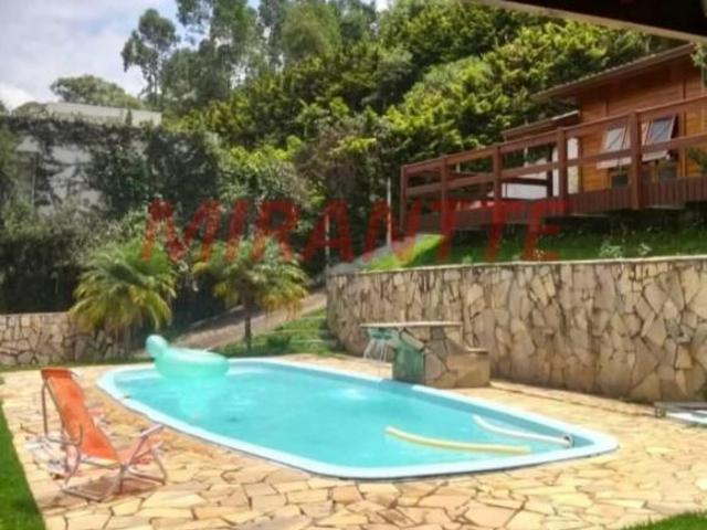 Cond. fechado de 183m² com 4 quartos