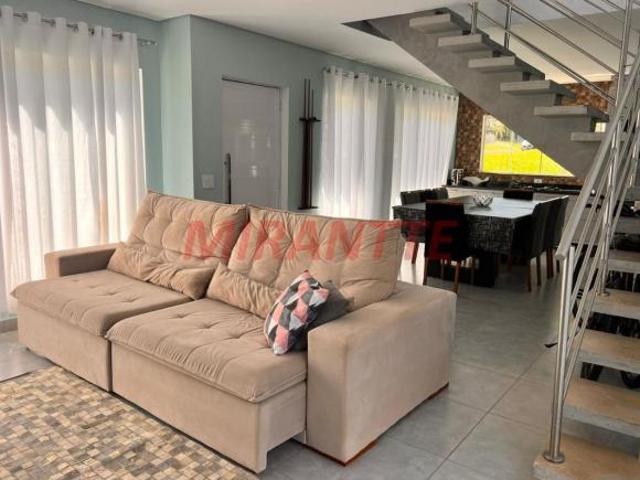 Cond. fechado de 200m² com 4 quartos