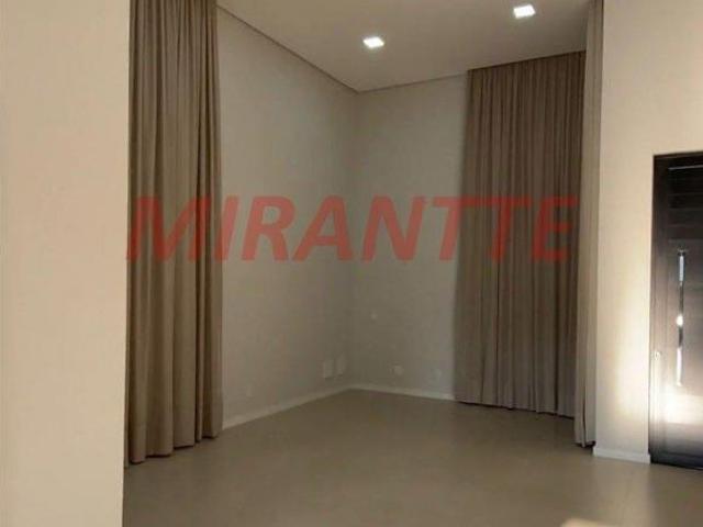 Cond. fechado de 226.2m² com 3 quartos
