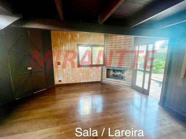 Cond. fechado de 220m² com 3 quartos