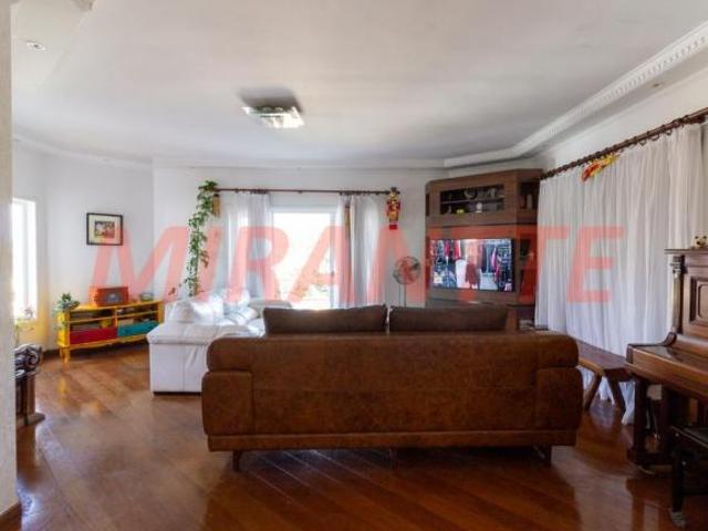 Cond. fechado de 239m² com 4 quartos