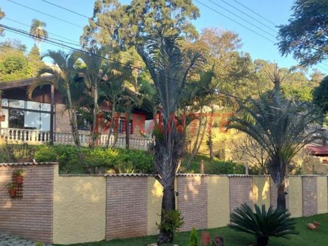 Cond. fechado de 233m² com 3 quartos