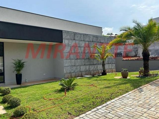 Cond. fechado de 255m² com 3 quartos