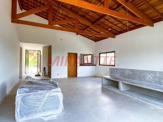 Cond. fechado de 251.86m² com 3 quartos