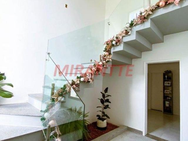 Cond. fechado de 277m² com 3 quartos