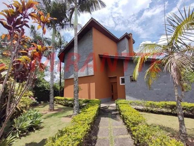 Cond. fechado de 272.23m² com 4 quartos