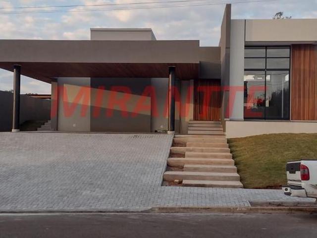 Cond. fechado de 285m² com 4 quartos