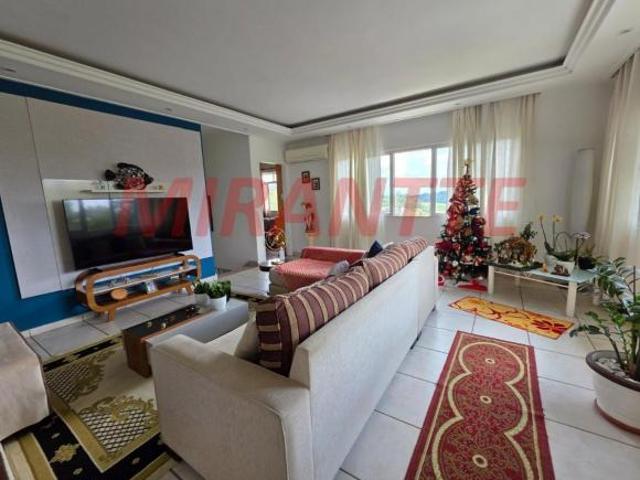 Cond. fechado de 282m² com 3 quartos