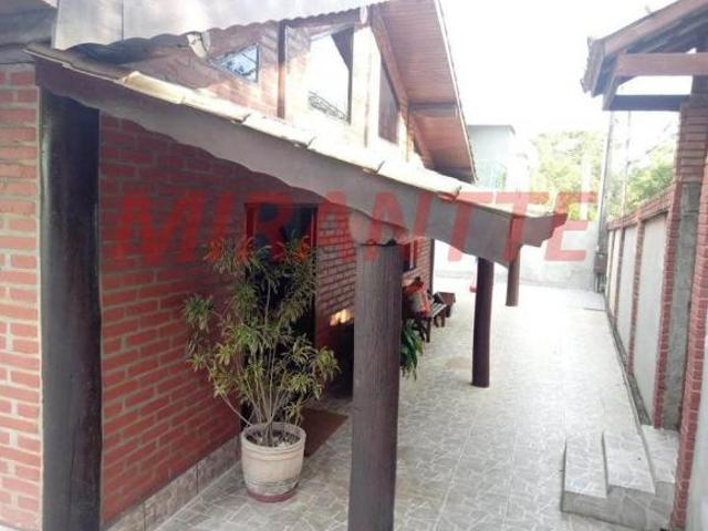 Cond. fechado de 305.85m² com 3 quartos