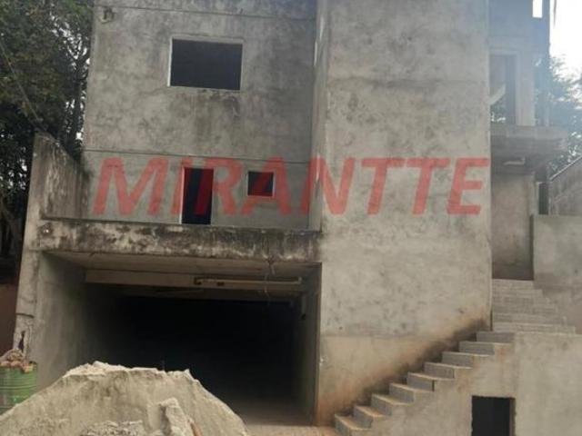 Cond. fechado de 305m² com 3 quartos