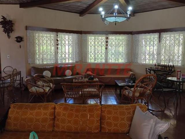 Cond. fechado de 330m² com 3 quartos