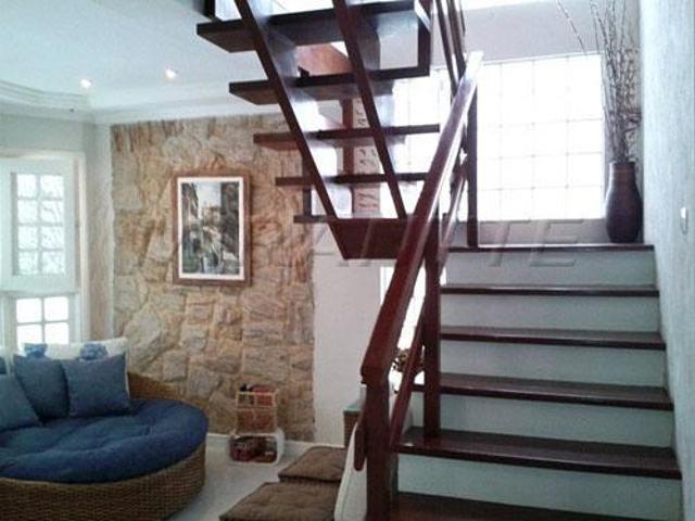 Cond. fechado de 346m² com 5 quartos