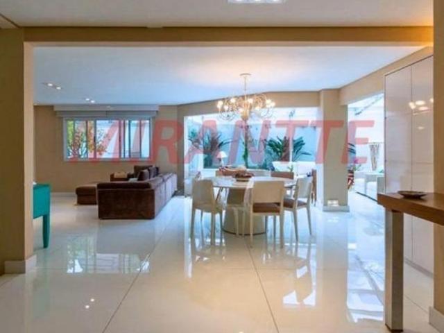 Cond. fechado de 359m² com 3 quartos