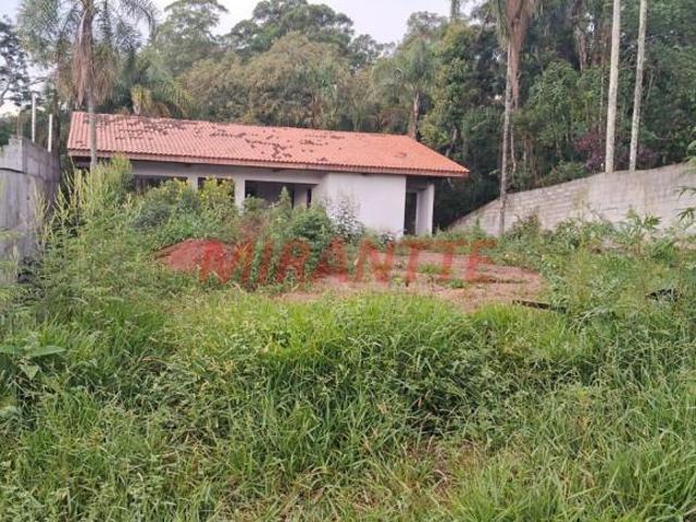 Cond. fechado de 350m² com 4 quartos