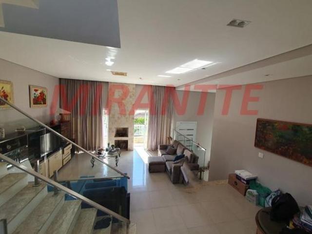 Cond. fechado de 350m² com 4 quartos