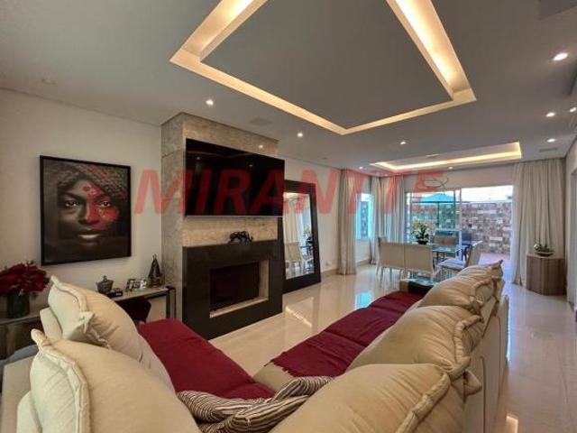 Cond. fechado de 350m² com 4 quartos