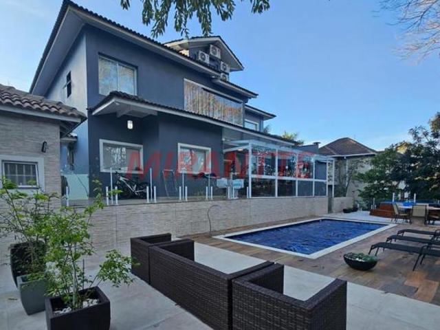 Cond. fechado de 365m² com 3 quartos