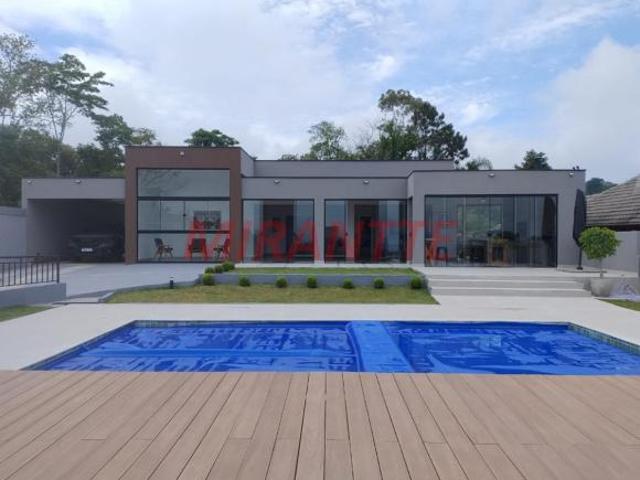 Cond. fechado de 363.47m² com 4 quartos