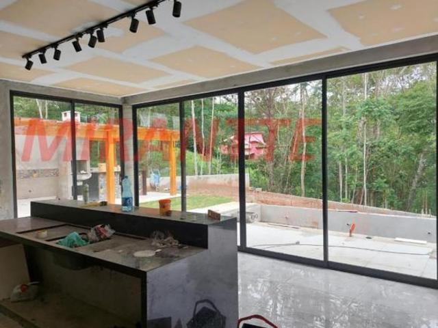 Cond. fechado de 386m² com 3 quartos