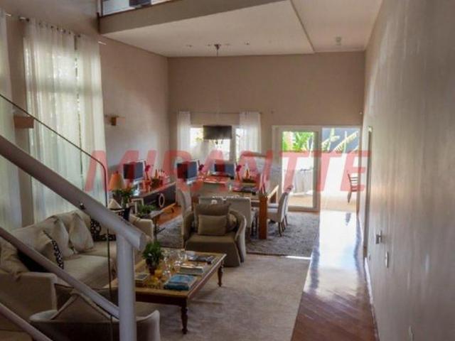 Cond. fechado de 380m² com 4 quartos