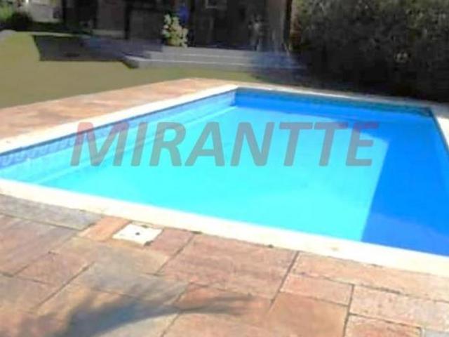 Cond. fechado de 400m² com 3 quartos